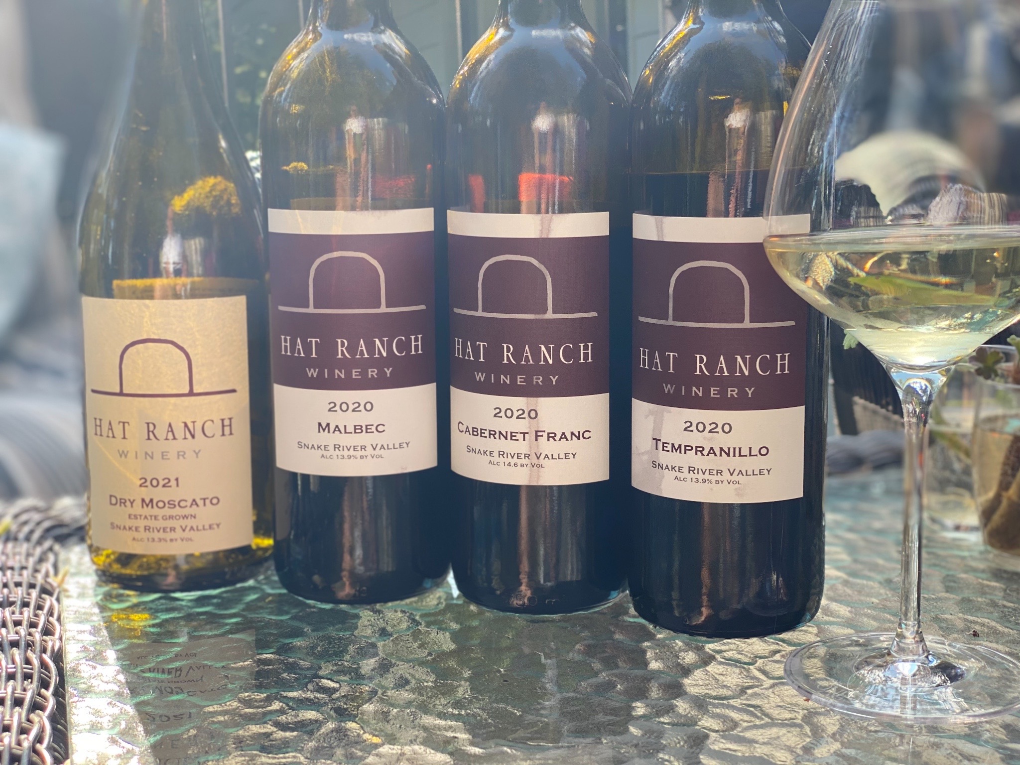 Episode 167 - Erin Rutherford with Hat Ranch Winery Helps us Put a Bow ...